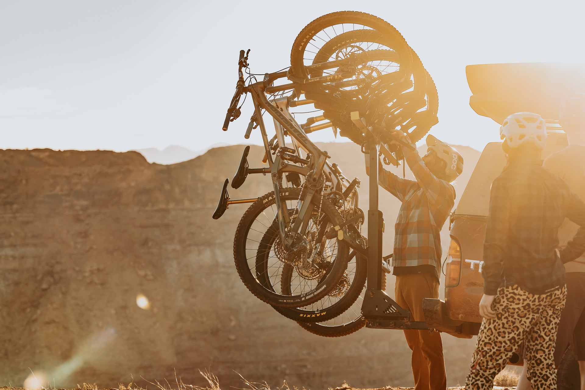 Swagman Summit Vertical Hitch Rack for 4 Mountain Bikes/Ebikes ...